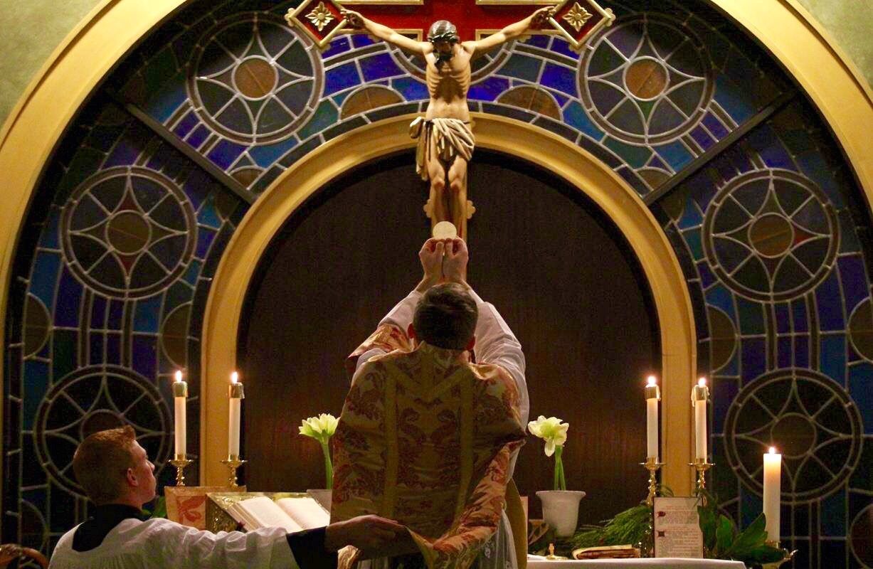 How One Picture Makes the Case for Ad Orientem | liturgy guy