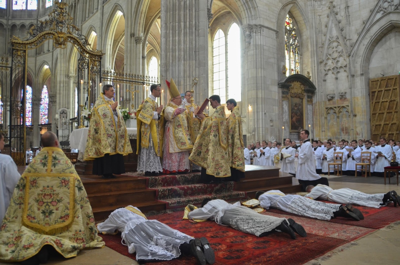 France: Traditional Priests Account for 20% of 2018 Ordinations ...